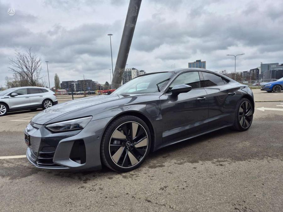 Grey Audi E-tron GT 2021 in Vilnius, with an engine capacity of 0.00 L and mileage of 96 thousand km for 46500 €, photo 4 on AUTOMOTO.COM.LV
