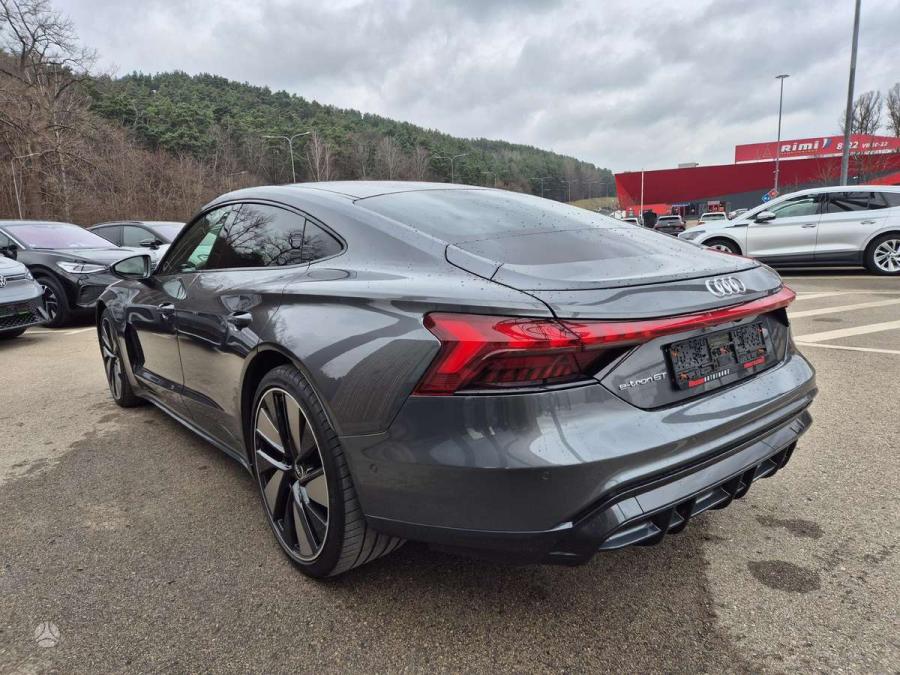 Grey Audi E-tron GT 2021 in Vilnius, with an engine capacity of 0.00 L and mileage of 96 thousand km for 46500 €, photo 6 on AUTOMOTO.COM.LV