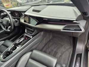 Grey Audi E-tron GT 2021 in Vilnius, with an engine capacity of 0.00 L and mileage of 96 thousand km for 46500 €, photo 13 on AUTOMOTO.COM.LV