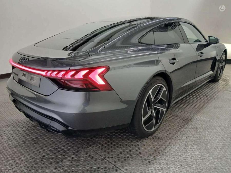 Grey Audi E-tron GT 2021 in Vilnius, with an engine capacity of 0.00 L and mileage of 106 thousand km for 44444 €, photo 4 on AUTOMOTO.COM.LV