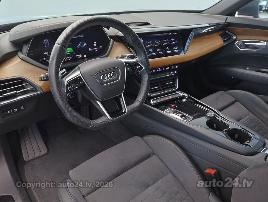 Pelēks Audi E-tron GT 2021 Tallina, ar dzinēja tilpumu 0.00 L un nobraukumu 61 tūkst. km par 49900 €, foto 11 vietnē AUTOMOTO.COM.LV