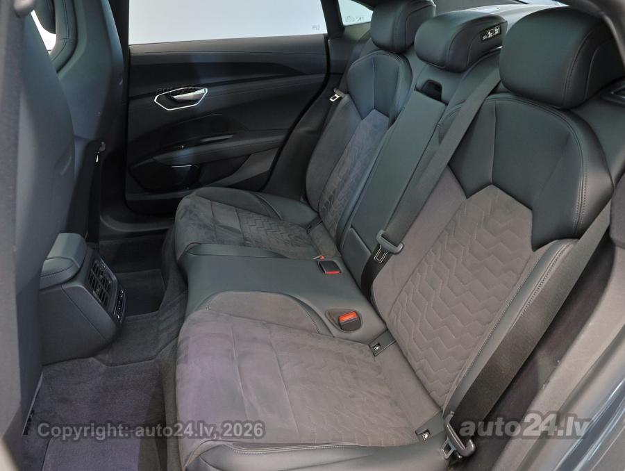 Pelēks Audi E-tron GT 2021 Tallina, ar dzinēja tilpumu 0.00 L un nobraukumu 61 tūkst. km par 49900 €, foto 14 vietnē AUTOMOTO.COM.LV