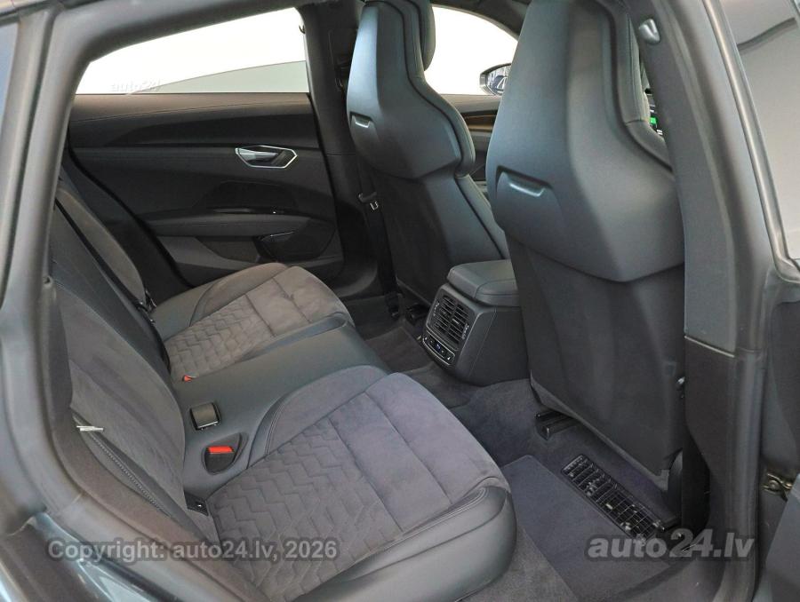Pelēks Audi E-tron GT 2021 Tallina, ar dzinēja tilpumu 0.00 L un nobraukumu 61 tūkst. km par 49900 €, foto 17 vietnē AUTOMOTO.COM.LV