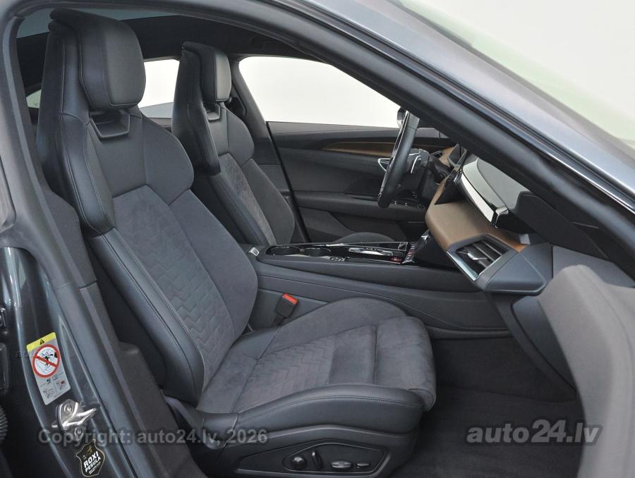 Pelēks Audi E-tron GT 2021 Tallina, ar dzinēja tilpumu 0.00 L un nobraukumu 61 tūkst. km par 49900 €, foto 18 vietnē AUTOMOTO.COM.LV