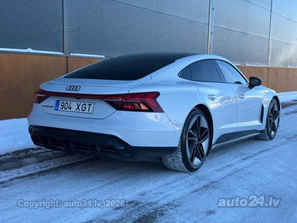 Pelēks Audi E-tron GT 2022 Tallina, ar dzinēja tilpumu 0.00 L un nobraukumu 84 tūkst. km par 49900 €, foto 2 vietnē AUTOMOTO.COM.LV