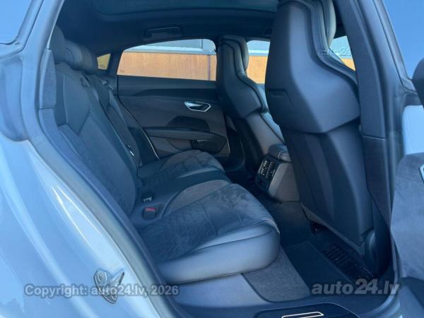 Pelēks Audi E-tron GT 2022 Tallina, ar dzinēja tilpumu 0.00 L un nobraukumu 84 tūkst. km par 49900 €, foto 11 vietnē AUTOMOTO.COM.LV