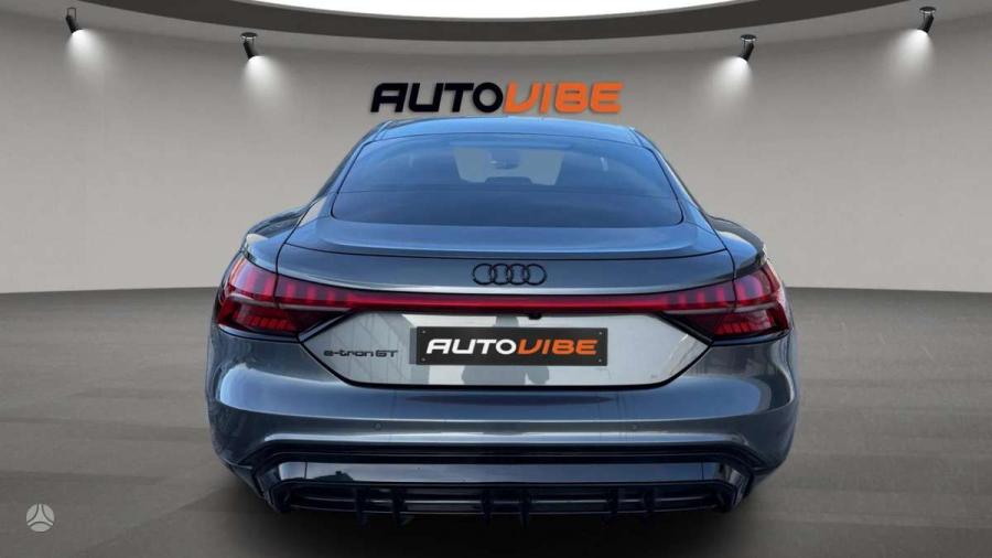 Pelēks Audi E-tron GT 2021 Viļņa, ar dzinēja tilpumu 0.00 L un nobraukumu 107 tūkst. km par 41989 €, foto 4 vietnē AUTOMOTO.COM.LV