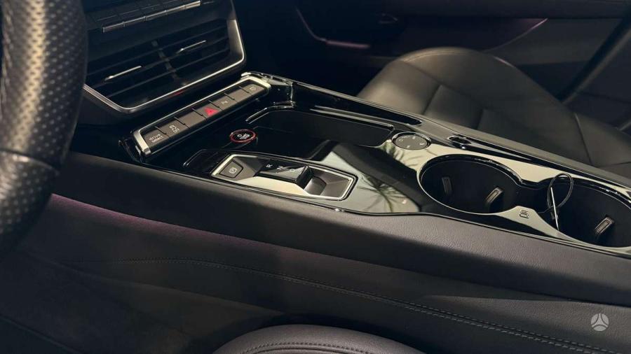 Pelēks Audi E-tron GT 2021 Viļņa, ar dzinēja tilpumu 0.00 L un nobraukumu 107 tūkst. km par 41989 €, foto 12 vietnē AUTOMOTO.COM.LV