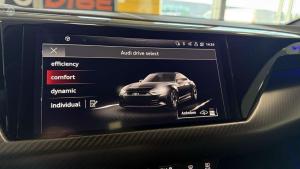 Pelēks Audi E-tron GT 2021 Viļņa, ar dzinēja tilpumu 0.00 L un nobraukumu 107 tūkst. km par 41989 €, foto 20 vietnē AUTOMOTO.COM.LV