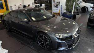 Pelēks Audi E-tron GT 2021 Viļņa, ar dzinēja tilpumu 0.00 L un nobraukumu 107 tūkst. km par 41989 €, foto 29 vietnē AUTOMOTO.COM.LV