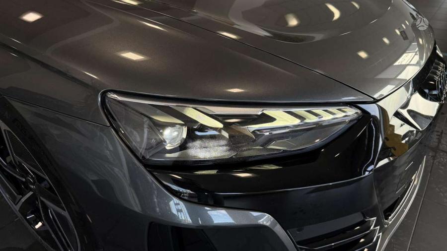 Pelēks Audi E-tron GT 2021 Viļņa, ar dzinēja tilpumu 0.00 L un nobraukumu 107 tūkst. km par 41989 €, foto 32 vietnē AUTOMOTO.COM.LV