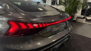 Pelēks Audi E-tron GT 2021 Viļņa, ar dzinēja tilpumu 0.00 L un nobraukumu 107 tūkst. km par 41989 €, foto 33 vietnē AUTOMOTO.COM.LV