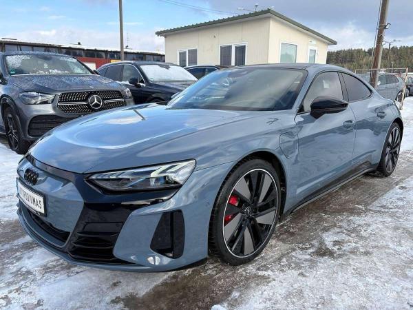 Grey Audi E-tron GT 2023 in Vilnius, with an engine capacity of 0.00 L and mileage of 117 thousand km for 44400 €, photo 1 on AUTOMOTO.COM.LV