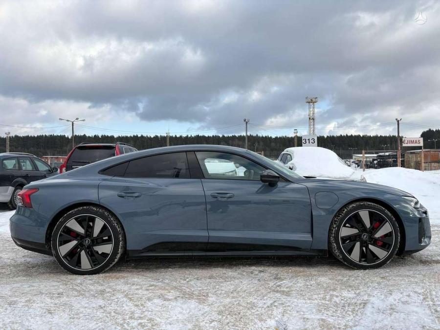 Pelēks Audi E-tron GT 2023 Viļņa, ar dzinēja tilpumu 0.00 L un nobraukumu 117 tūkst. km par 44400 €, foto 5 vietnē AUTOMOTO.COM.LV