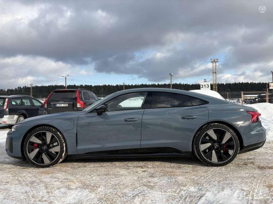 Pelēks Audi E-tron GT 2023 Viļņa, ar dzinēja tilpumu 0.00 L un nobraukumu 117 tūkst. km par 44400 €, foto 6 vietnē AUTOMOTO.COM.LV