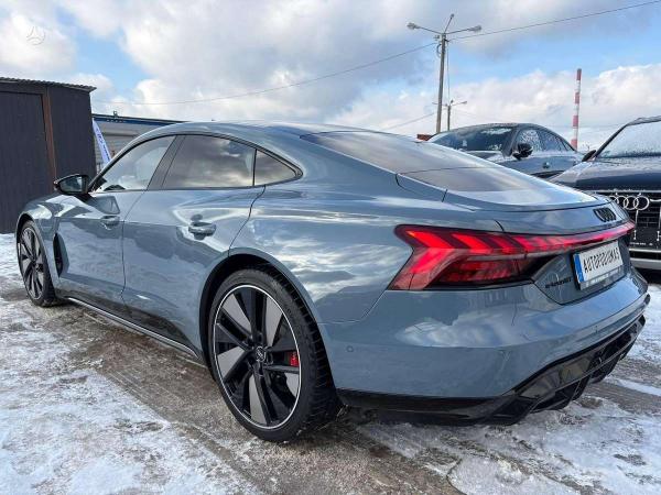 Grey Audi E-tron GT 2023 in Vilnius, with an engine capacity of 0.00 L and mileage of 117 thousand km for 44400 €, photo 8 on AUTOMOTO.COM.LV