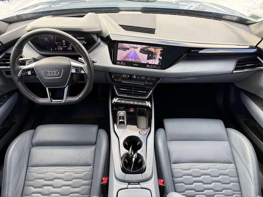 Pelēks Audi E-tron GT 2023 Viļņa, ar dzinēja tilpumu 0.00 L un nobraukumu 117 tūkst. km par 44400 €, foto 22 vietnē AUTOMOTO.COM.LV