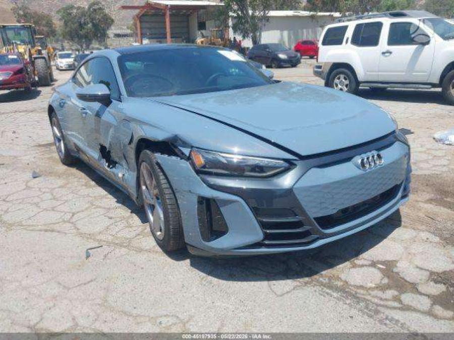 Pelēks Audi E-tron GT 2024 Klaipėda, ar dzinēja tilpumu 0.00 L un nobraukumu 16 tūkst. km par 25000 €, foto 1 vietnē AUTOMOTO.COM.LV