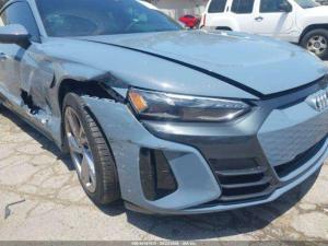Pelēks Audi E-tron GT 2024 Klaipėda, ar dzinēja tilpumu 0.00 L un nobraukumu 16 tūkst. km par 25000 €, foto 7 vietnē AUTOMOTO.COM.LV