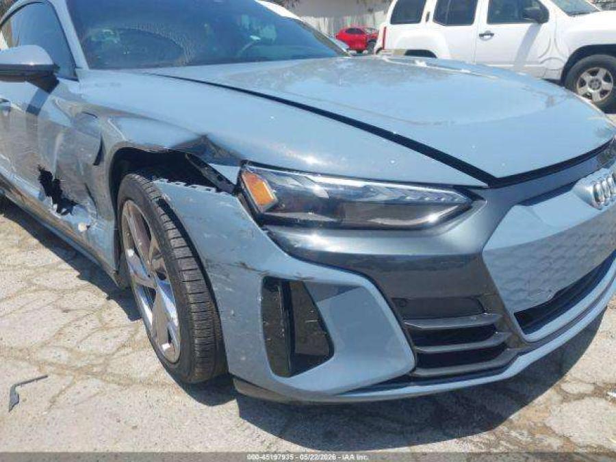 Pelēks Audi E-tron GT 2024 Klaipėda, ar dzinēja tilpumu 0.00 L un nobraukumu 16 tūkst. km par 25000 €, foto 7 vietnē AUTOMOTO.COM.LV