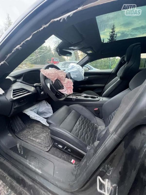 Audi E-tron GT 2021 in Klaipeda, with an engine capacity of 0.00 L and mileage of 28 thousand km for 27500 €, photo 2 on AUTOMOTO.COM.LV