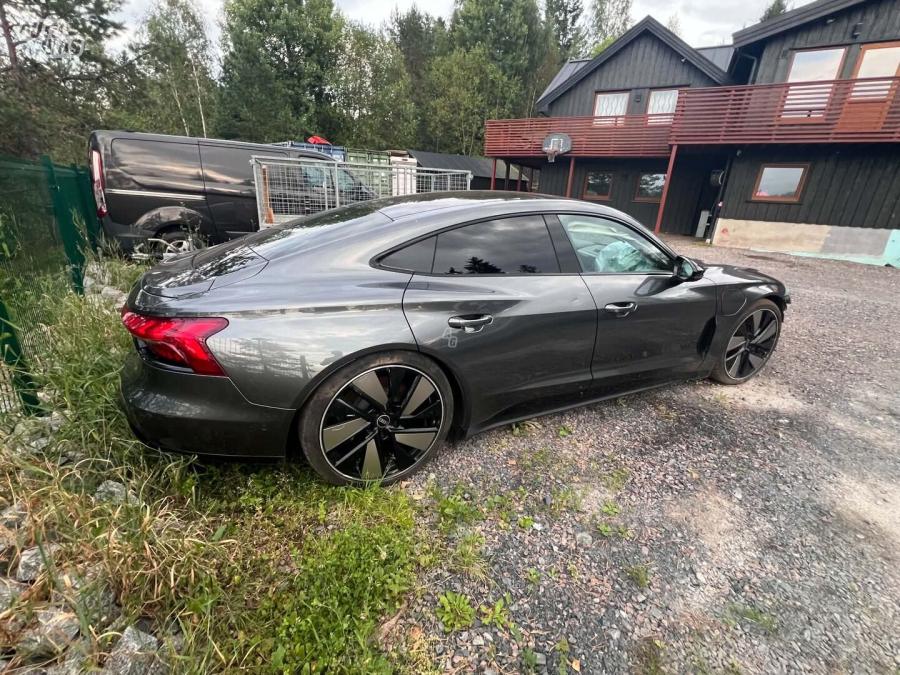 Audi E-tron GT 2021 in Klaipeda, with an engine capacity of 0.00 L and mileage of 28 thousand km for 27500 €, photo 4 on AUTOMOTO.COM.LV