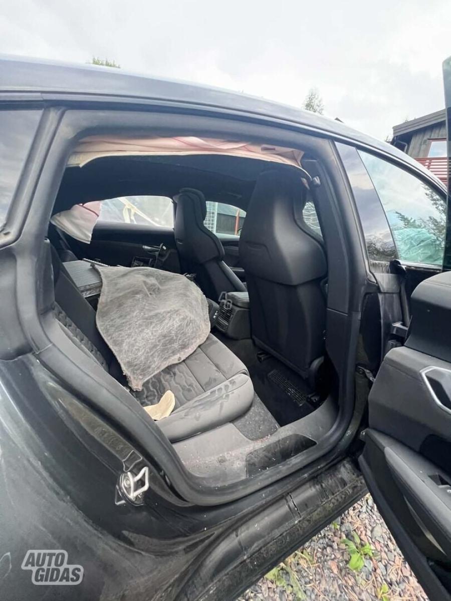 Audi E-tron GT 2021 in Klaipeda, with an engine capacity of 0.00 L and mileage of 28 thousand km for 27500 €, photo 7 on AUTOMOTO.COM.LV