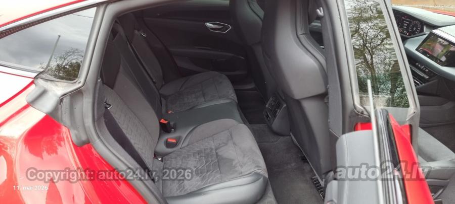 Sarkans Audi E-tron GT 2022 Tallina, ar dzinēja tilpumu 0.00 L un nobraukumu 98 tūkst. km par 44900 €, foto 11 vietnē AUTOMOTO.COM.LV