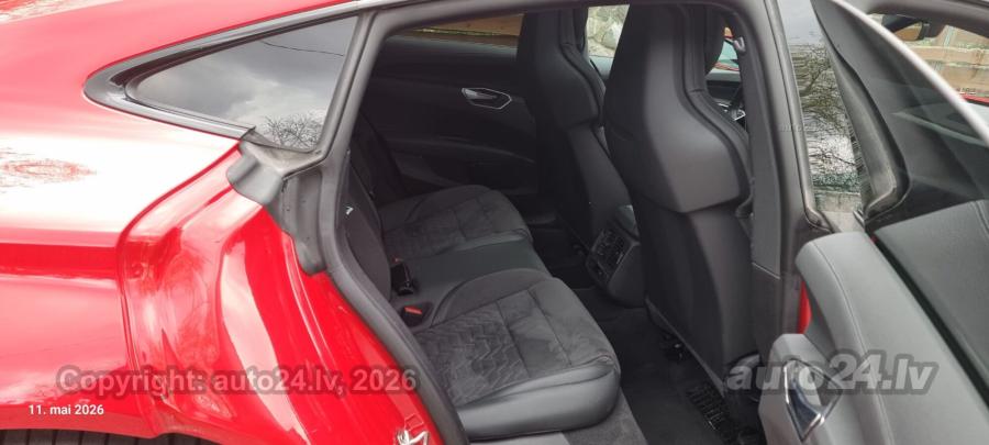 Sarkans Audi E-tron GT 2022 Tallina, ar dzinēja tilpumu 0.00 L un nobraukumu 98 tūkst. km par 44900 €, foto 13 vietnē AUTOMOTO.COM.LV