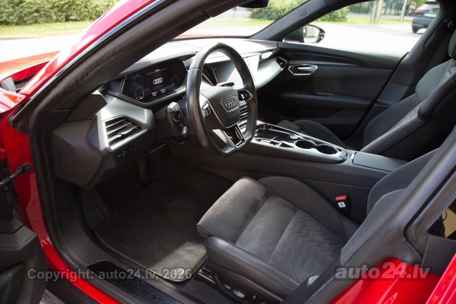Sarkans Audi E-tron GT 2022 Tallina, ar dzinēja tilpumu 0.00 L un nobraukumu 102 tūkst. km par 45490 €, foto 12 vietnē AUTOMOTO.COM.LV