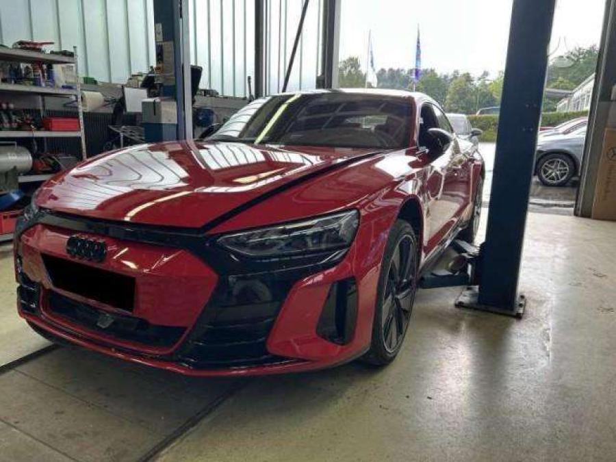 Sarkans Audi E-tron GT 2023 Klaipėda, ar dzinēja tilpumu 0.00 L un nobraukumu 44 tūkst. km par 31000 €, foto 1 vietnē AUTOMOTO.COM.LV