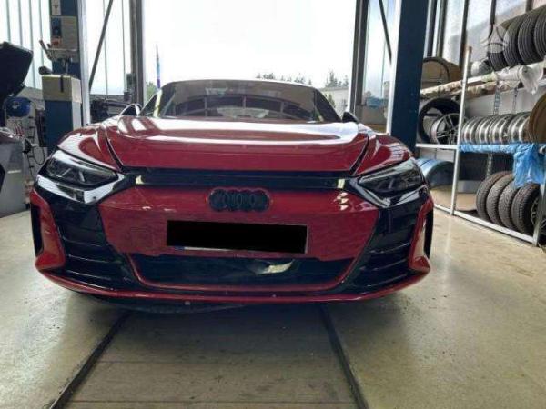 Red Audi E-tron GT 2023 in Klaipeda, with an engine capacity of 0.00 L and mileage of 44 thousand km for 31000 €, photo 5 on AUTOMOTO.COM.LV