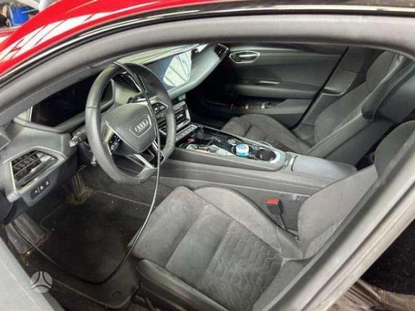 Red Audi E-tron GT 2023 in Klaipeda, with an engine capacity of 0.00 L and mileage of 44 thousand km for 31000 €, photo 10 on AUTOMOTO.COM.LV