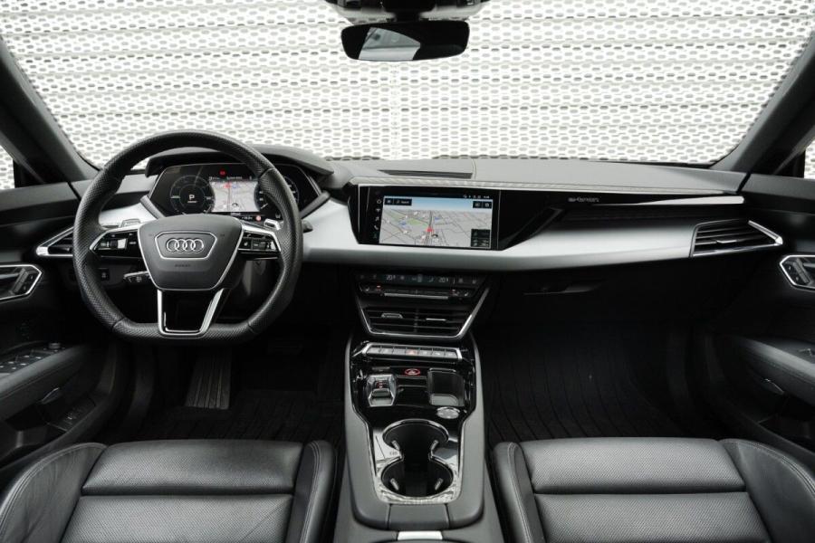 White Audi E-tron GT 2021 in Marupe, with an engine capacity of 0.00 L and mileage of 87 thousand km for 54600 €, photo 7 on AUTOMOTO.COM.LV