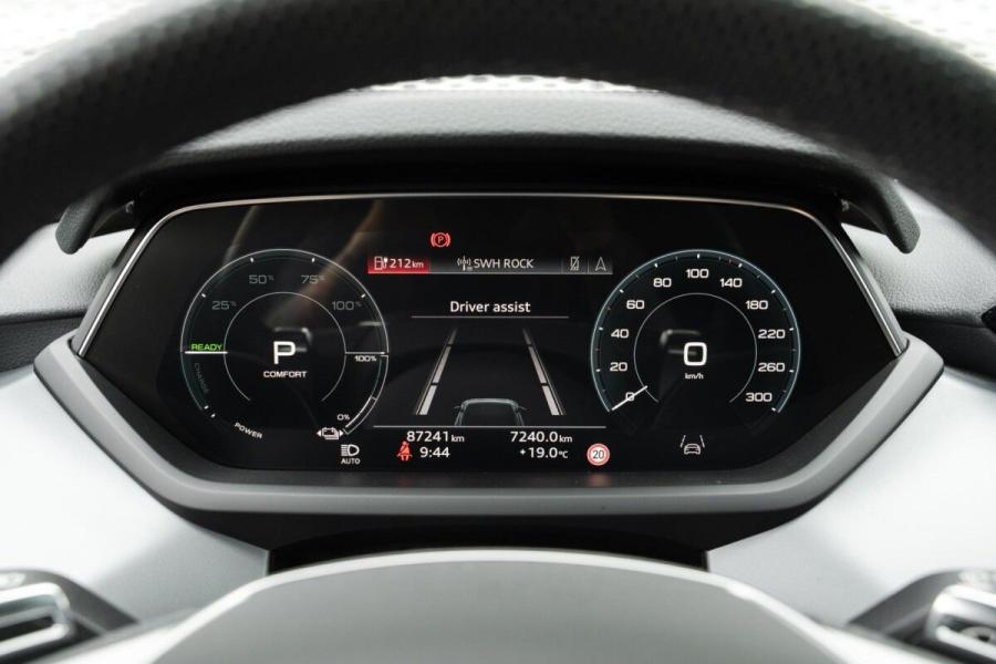 White Audi E-tron GT 2021 in Marupe, with an engine capacity of 0.00 L and mileage of 87 thousand km for 54600 €, photo 17 on AUTOMOTO.COM.LV