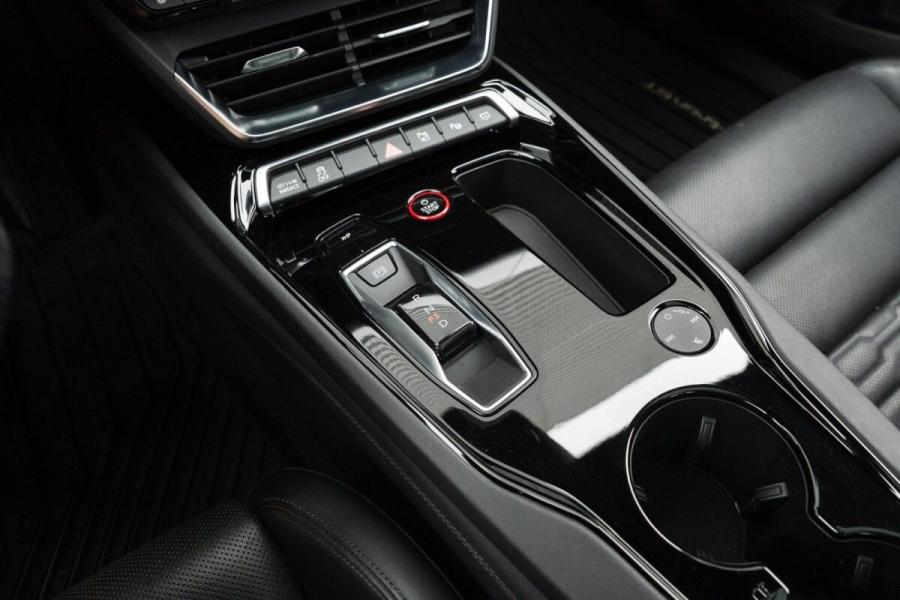 White Audi E-tron GT 2021 in Marupe, with an engine capacity of 0.00 L and mileage of 87 thousand km for 54600 €, photo 30 on AUTOMOTO.COM.LV