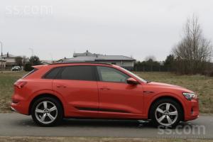 Orange Audi E-Tron 2020 in Riga, with an engine capacity of 0.00 L and mileage of 197 thousand km for 21300 €, photo 4 on AUTOMOTO.COM.LV