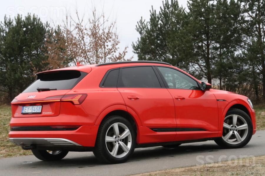 Orange Audi E-Tron 2020 in Riga, with an engine capacity of 0.00 L and mileage of 197 thousand km for 21300 €, photo 5 on AUTOMOTO.COM.LV