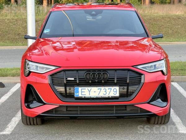 Sarkans Audi E-Tron 2022 Rīga, ar dzinēja tilpumu 0.00 L un nobraukumu 11 tūkst. km par 45500 €, foto 2 vietnē AUTOMOTO.COM.LV