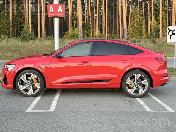 Sarkans Audi E-Tron 2022 Rīga, ar dzinēja tilpumu 0.00 L un nobraukumu 11 tūkst. km par 45500 €, foto 4 vietnē AUTOMOTO.COM.LV