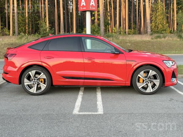 Sarkans Audi E-Tron 2022 Rīga, ar dzinēja tilpumu 0.00 L un nobraukumu 11 tūkst. km par 45500 €, foto 5 vietnē AUTOMOTO.COM.LV