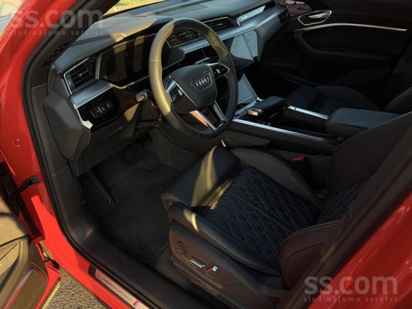 Sarkans Audi E-Tron 2022 Rīga, ar dzinēja tilpumu 0.00 L un nobraukumu 11 tūkst. km par 45500 €, foto 9 vietnē AUTOMOTO.COM.LV
