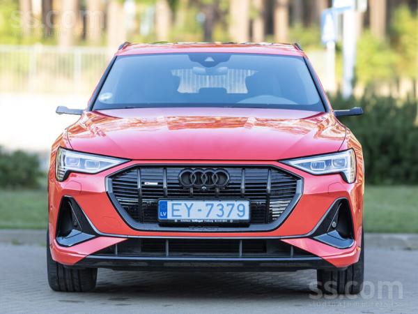 Red Audi E-Tron 2022 in Riga, with an engine capacity of 0.00 L and mileage of 12 thousand km for 46500 €, photo 2 on AUTOMOTO.COM.LV
