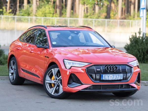 Red Audi E-Tron 2022 in Riga, with an engine capacity of 0.00 L and mileage of 12 thousand km for 46500 €, photo 3 on AUTOMOTO.COM.LV