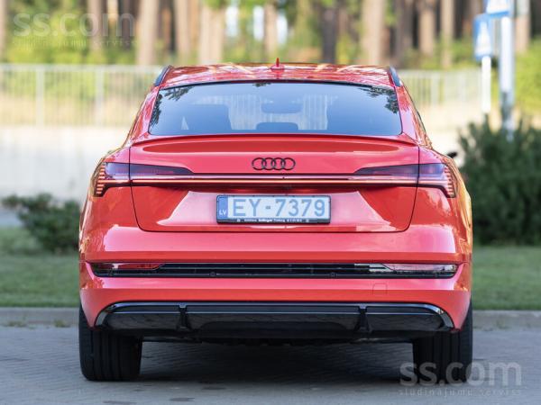 Red Audi E-Tron 2022 in Riga, with an engine capacity of 0.00 L and mileage of 12 thousand km for 46500 €, photo 5 on AUTOMOTO.COM.LV