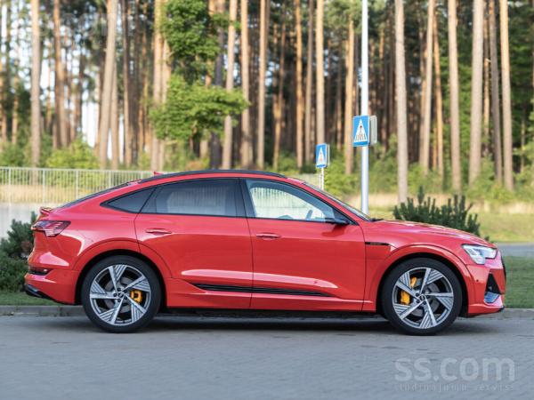 Red Audi E-Tron 2022 in Riga, with an engine capacity of 0.00 L and mileage of 12 thousand km for 46500 €, photo 6 on AUTOMOTO.COM.LV