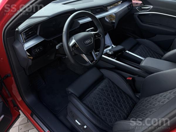 Red Audi E-Tron 2022 in Riga, with an engine capacity of 0.00 L and mileage of 12 thousand km for 46500 €, photo 9 on AUTOMOTO.COM.LV