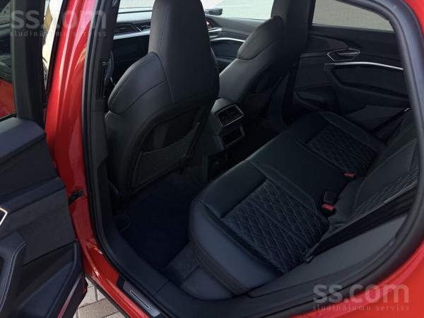Red Audi E-Tron 2022 in Riga, with an engine capacity of 0.00 L and mileage of 12 thousand km for 46500 €, photo 10 on AUTOMOTO.COM.LV