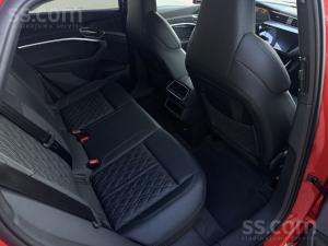 Sarkans Audi E-Tron 2022 Rīga, ar dzinēja tilpumu 0.00 L un nobraukumu 12 tūkst. km par 43750 €, foto 12 vietnē AUTOMOTO.COM.LV