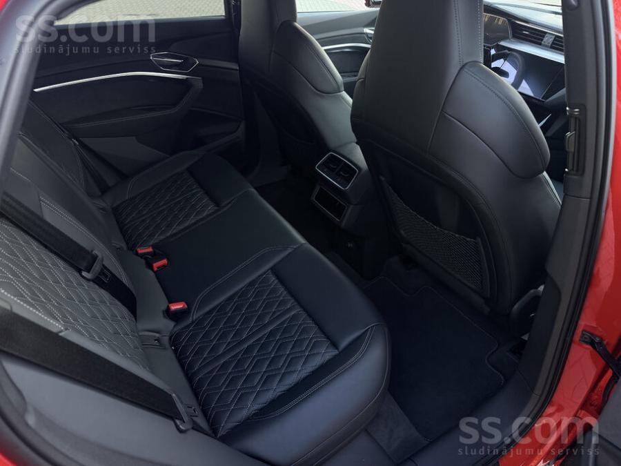 Sarkans Audi E-Tron 2022 Rīga, ar dzinēja tilpumu 0.00 L un nobraukumu 12 tūkst. km par 43750 €, foto 12 vietnē AUTOMOTO.COM.LV